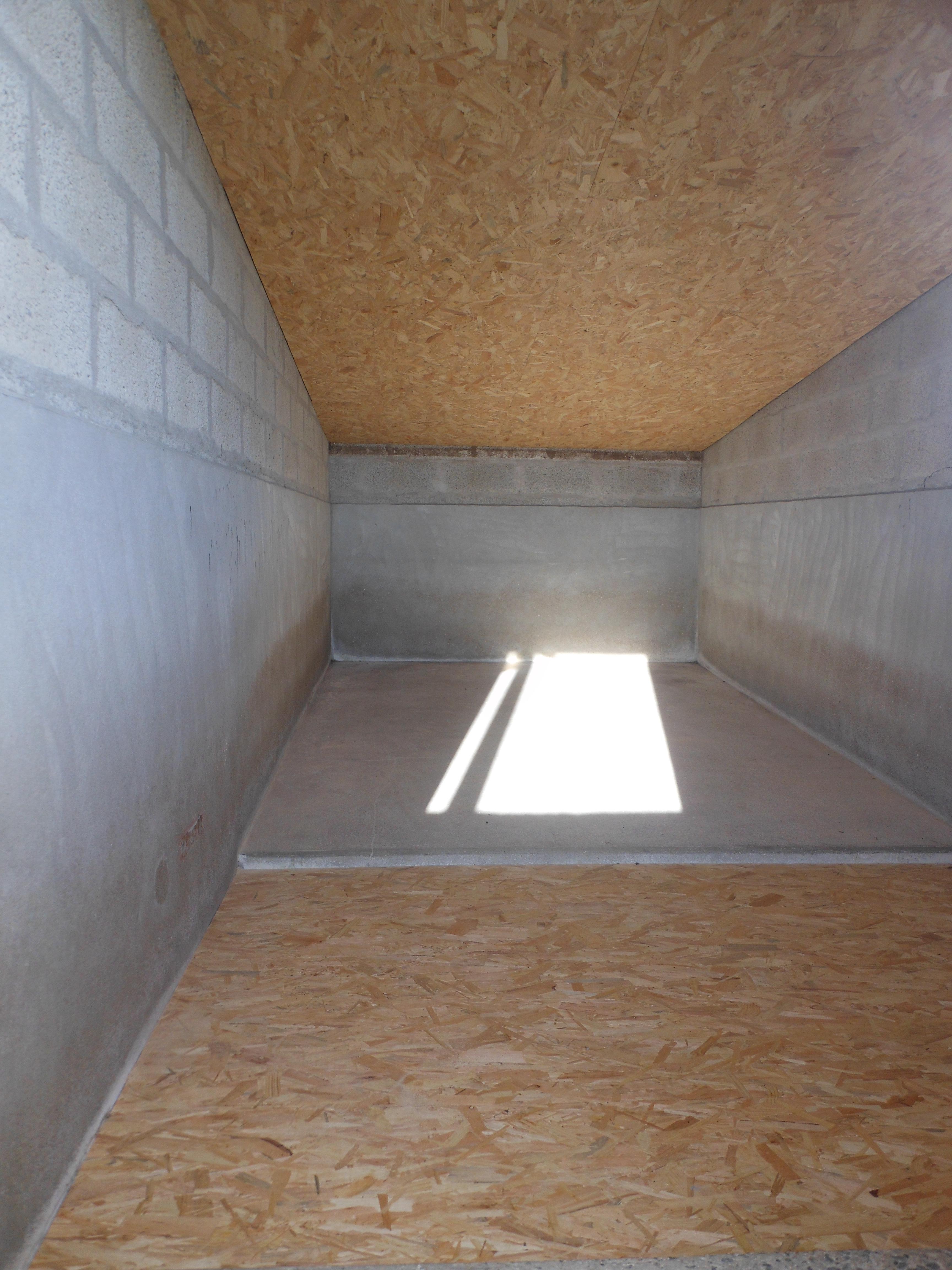 Box stockage 14m2 / 25m3 - Bignan - - 14 m²