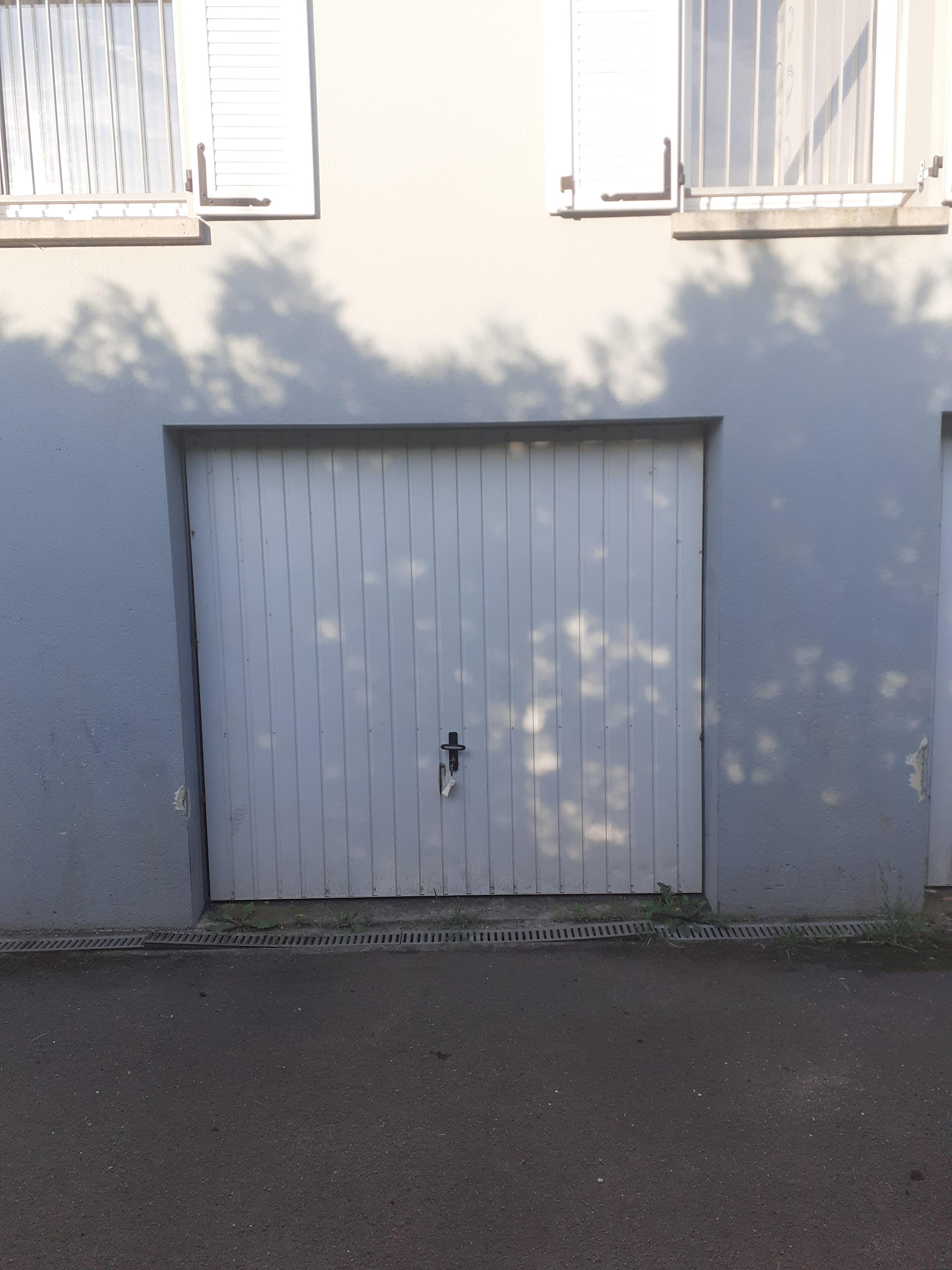 Box fermé pour stockage ou parking 17m² - Danjoutin - 90400 - 17 m²