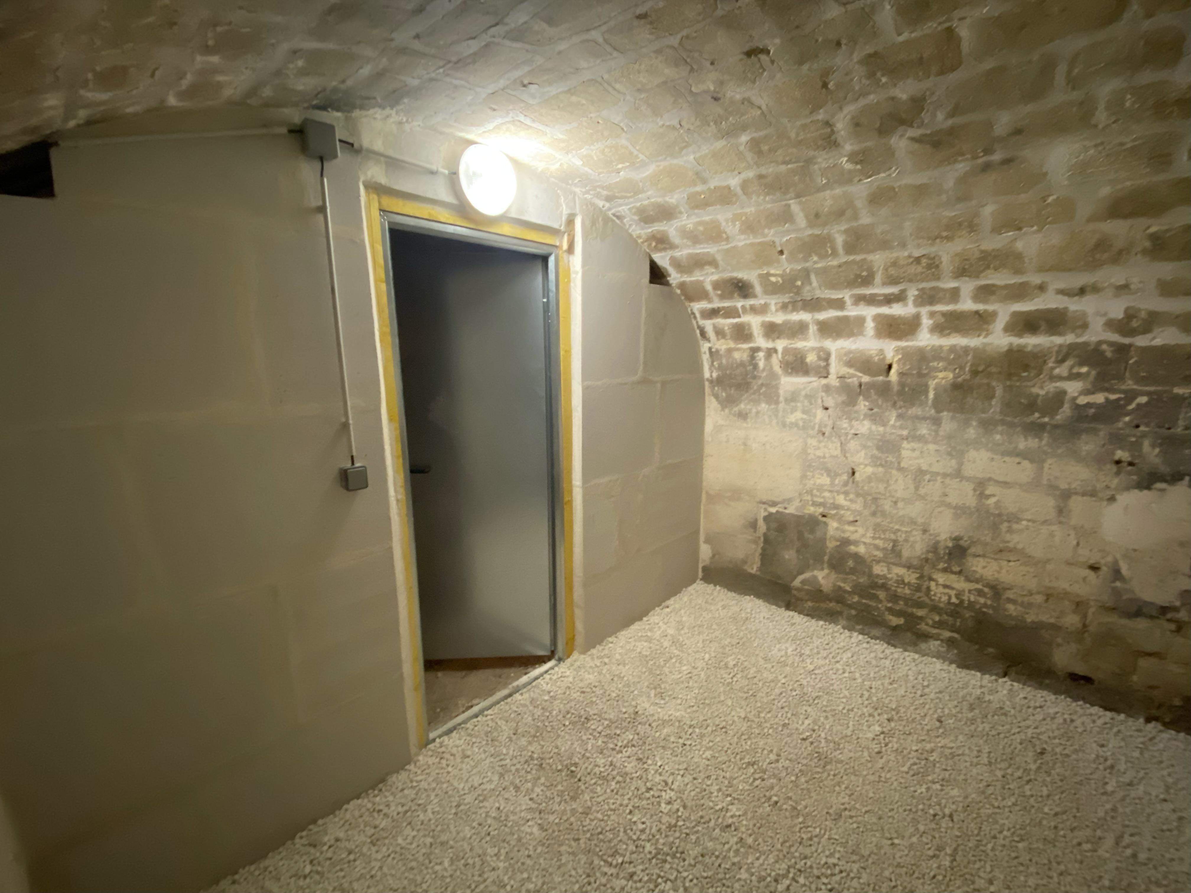 CAVE 10M2 - QUARTIER FAUBOURG MONTMARTRE - Paris - 75009 - 12 m²