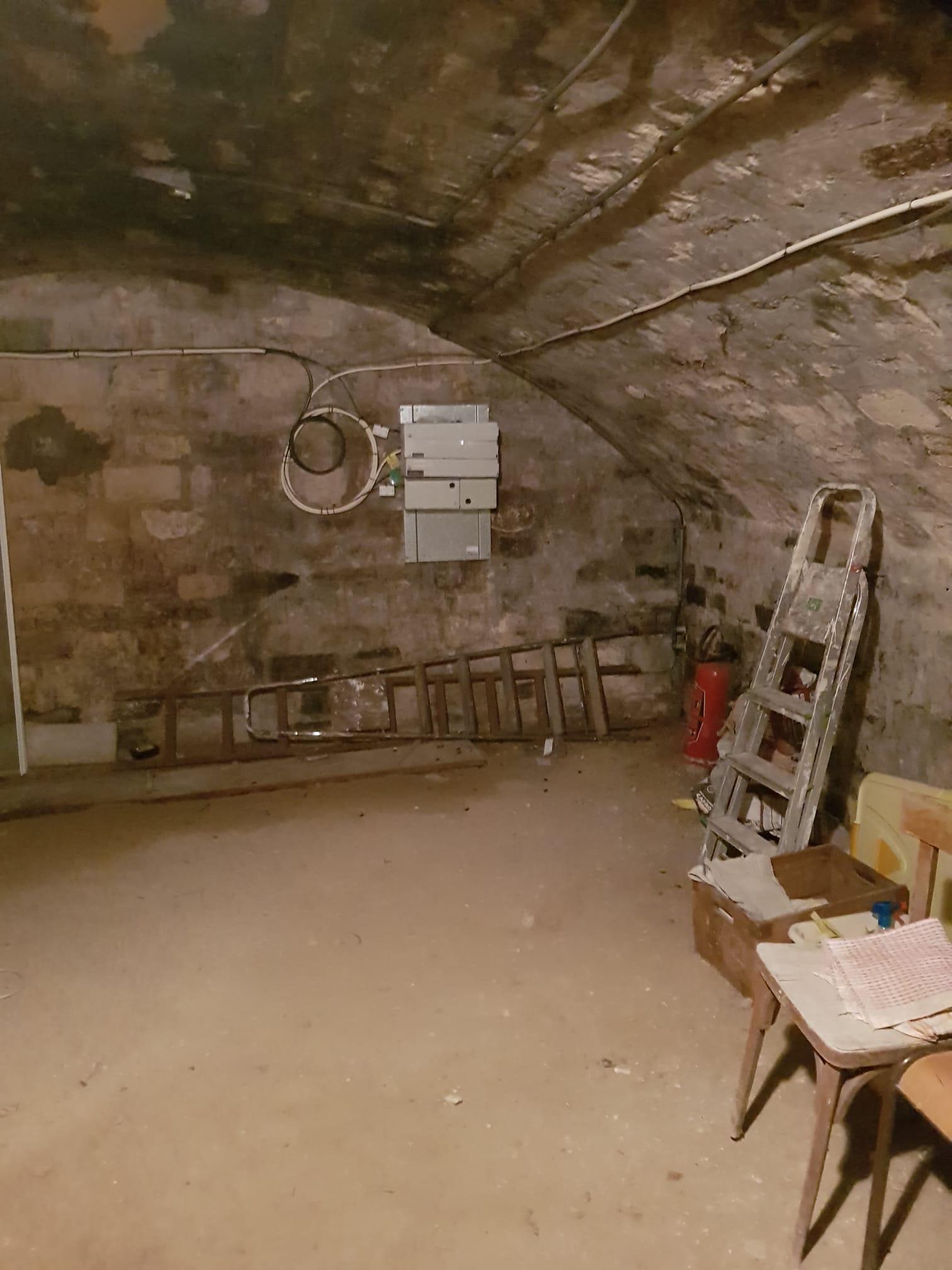 cave voûté. seule cave de l'immeuble sécurisée. saine - Paris - 75012 ...