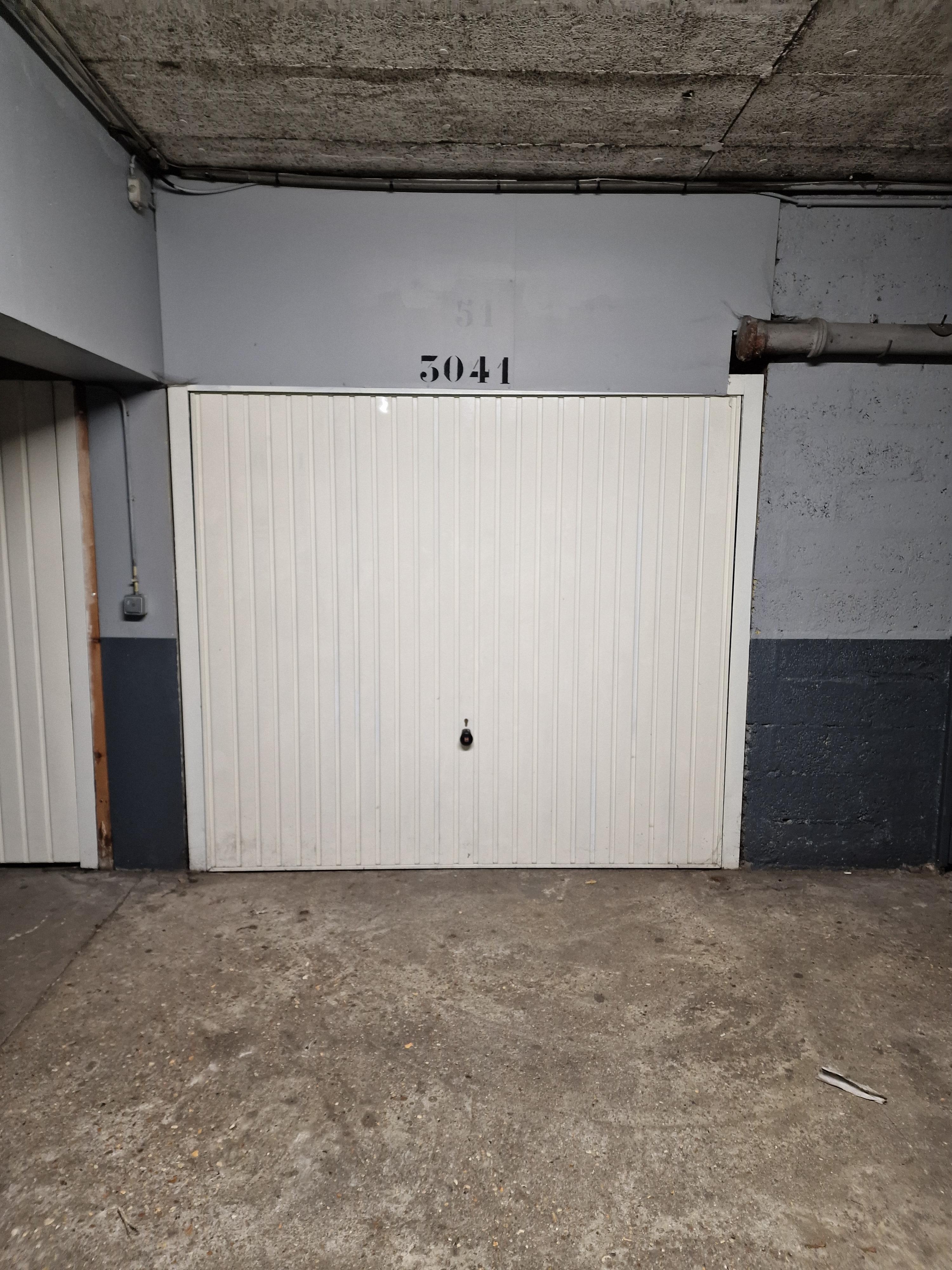 Location box de stockage/garage 12m2 sur Trappes - Trappes - 78190 - 12 m²