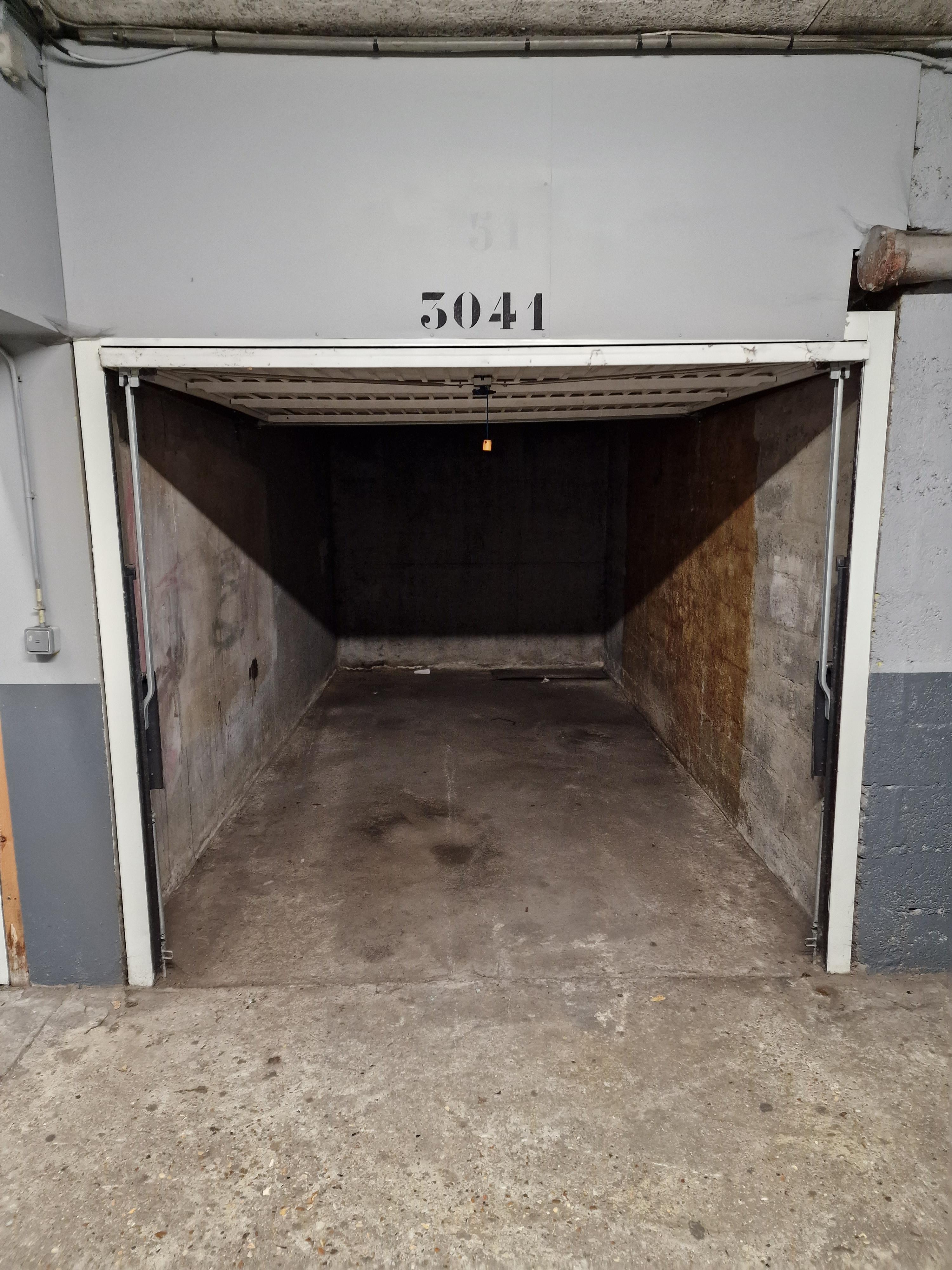 Location box de stockage/garage 12m2 sur Trappes - Trappes - 78190 - 12 m²