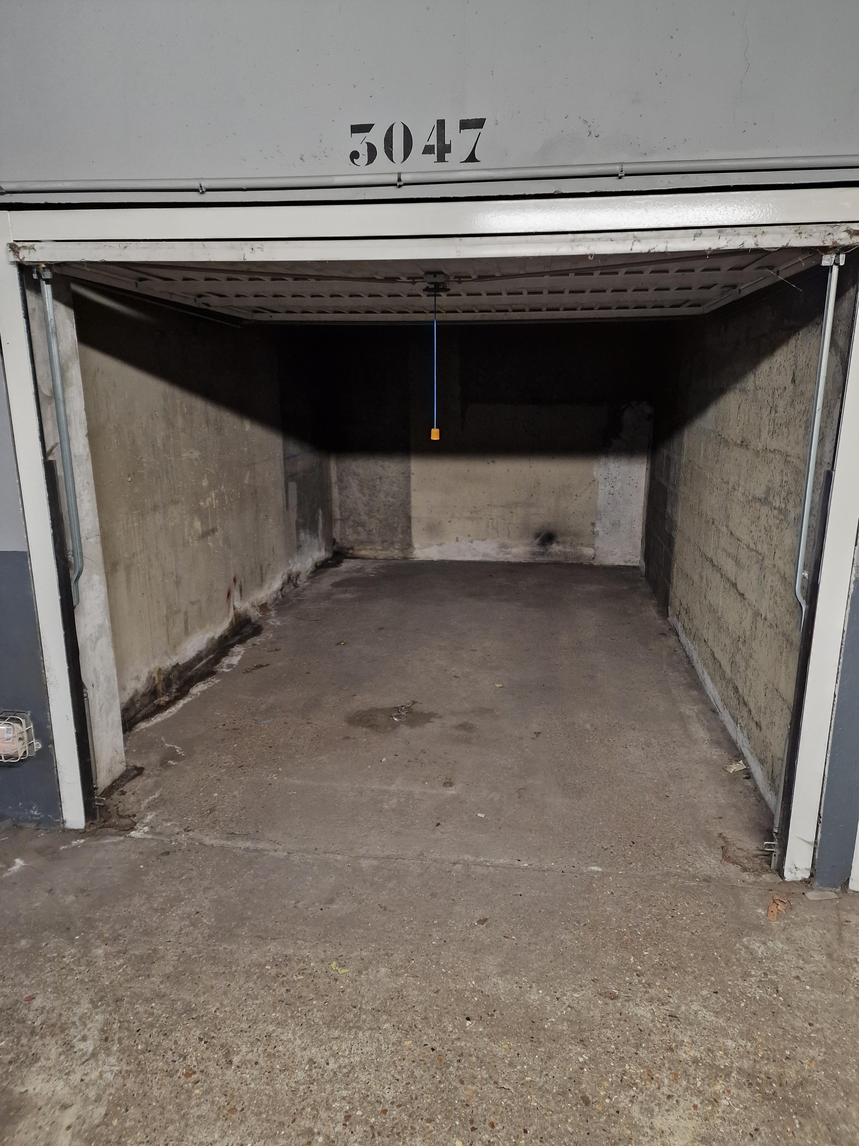 Location box de stockage/garage 12m2 sur Trappes - Trappes - 78190 - 12 m²