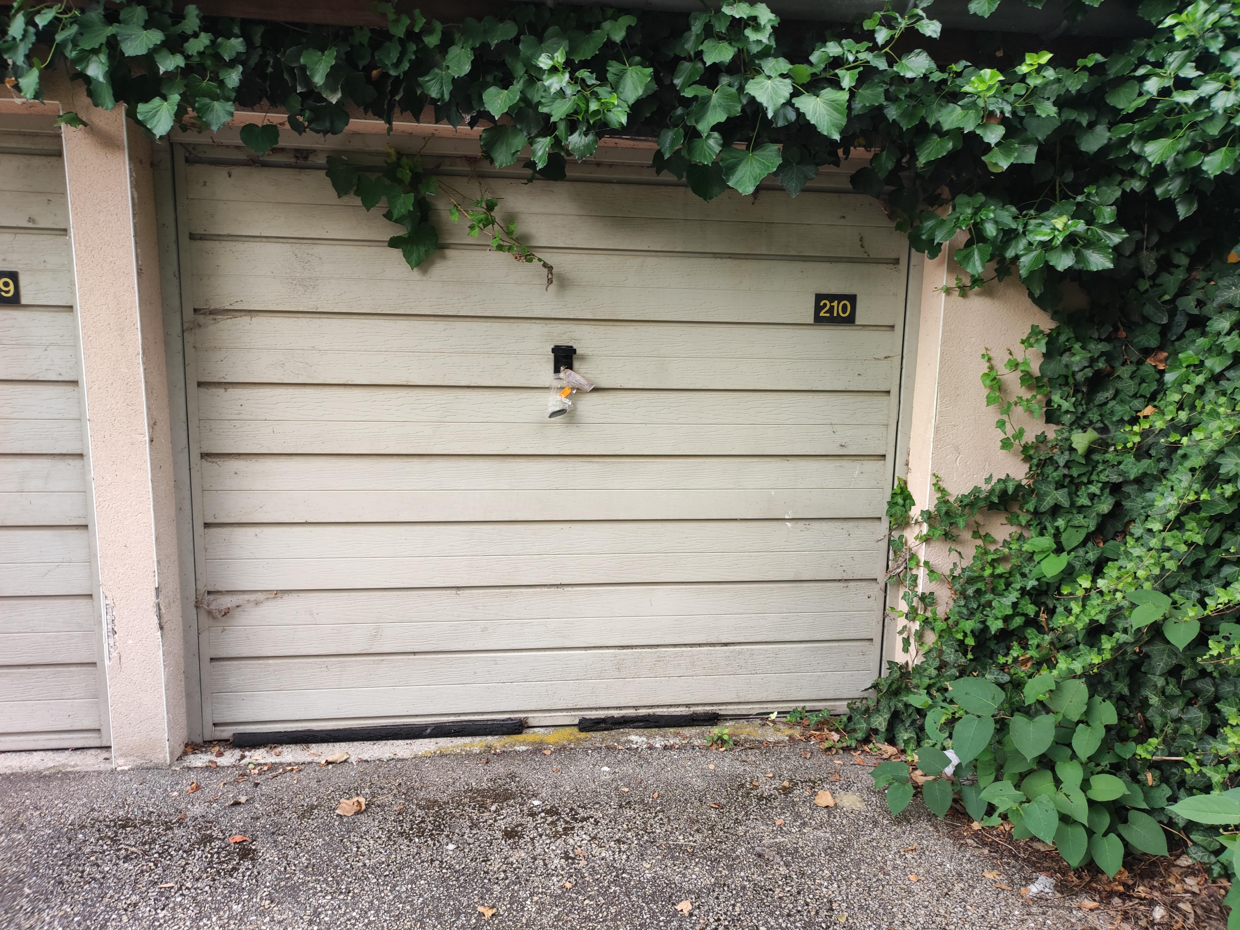 Garage fermé de 12m2 - Le Chambon-Feugerolles - 42500 - 12 m²