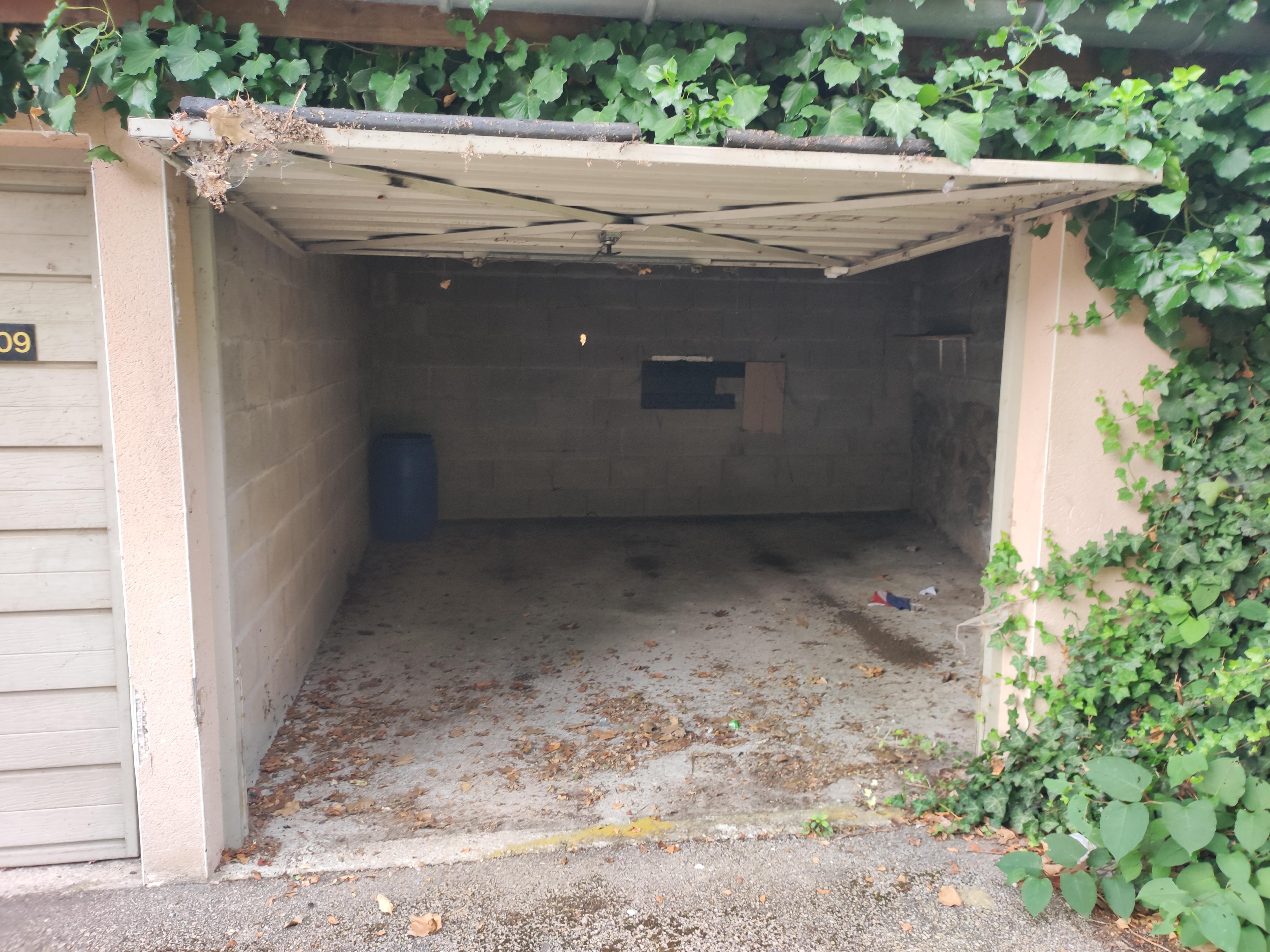 Garage fermé de 12m2 - Le Chambon-Feugerolles - 42500 - 12 m²