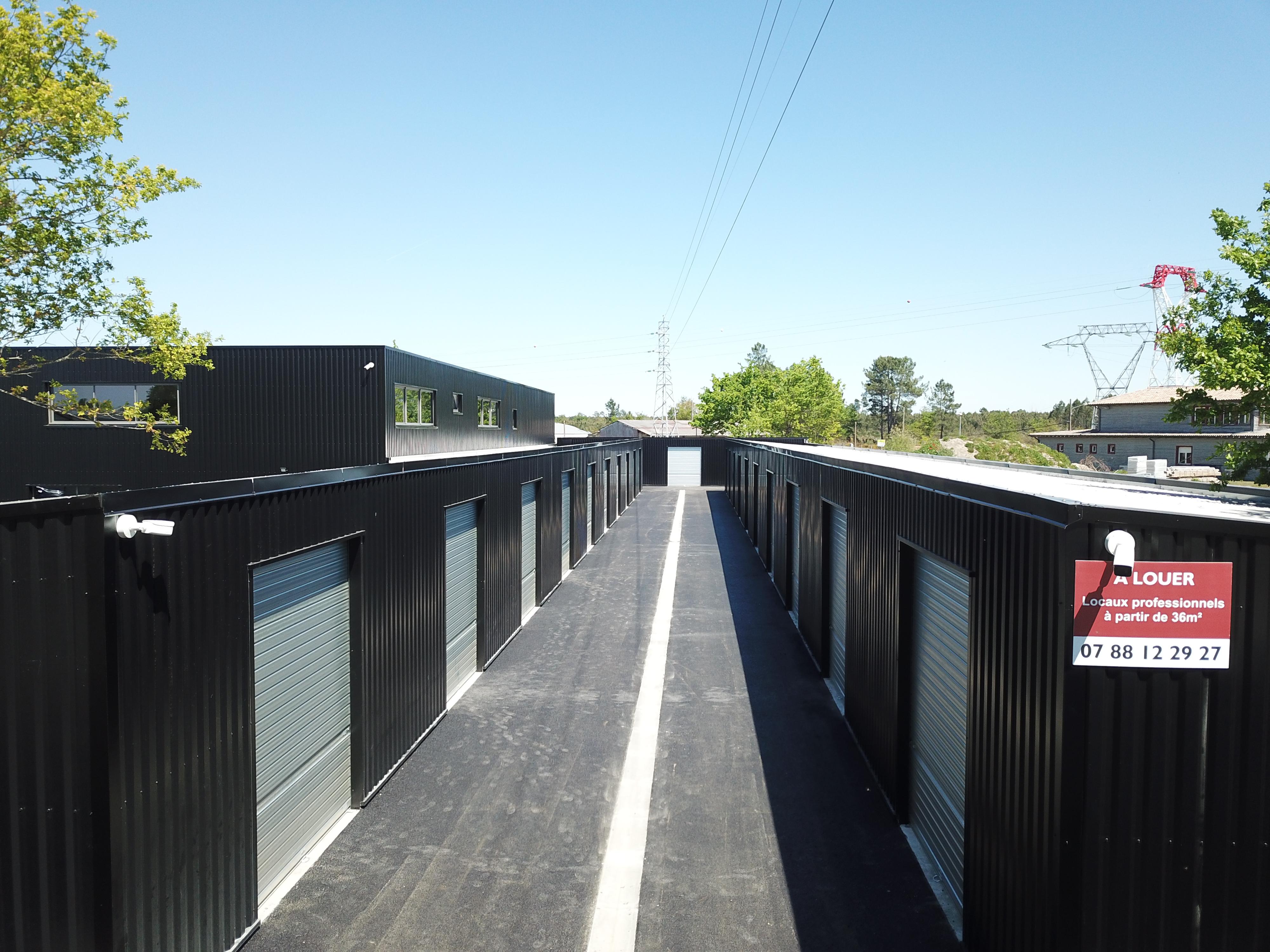 BOX DE STOCKAGE SECURISÉ À MIOS - Mios - 33380 - 14 m²