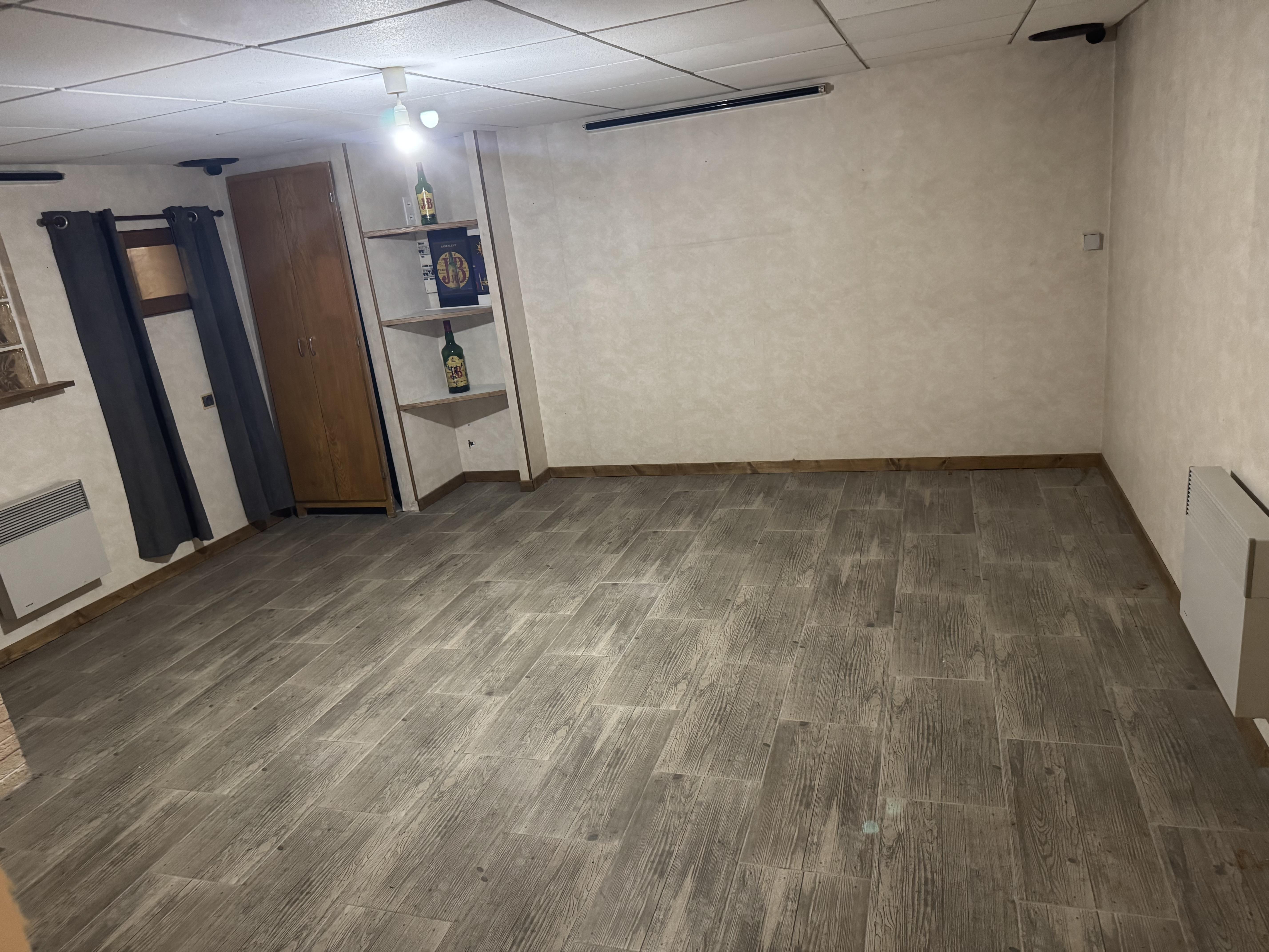 Box de stockage 40 m2 Montgeron XXXXX - Montgeron - 91230 - 40 m²