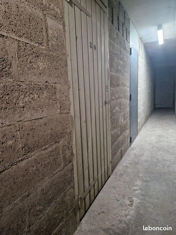 Box de stockage sécurisé - 4 mètres carrés - Accés par ascenseur ou ...