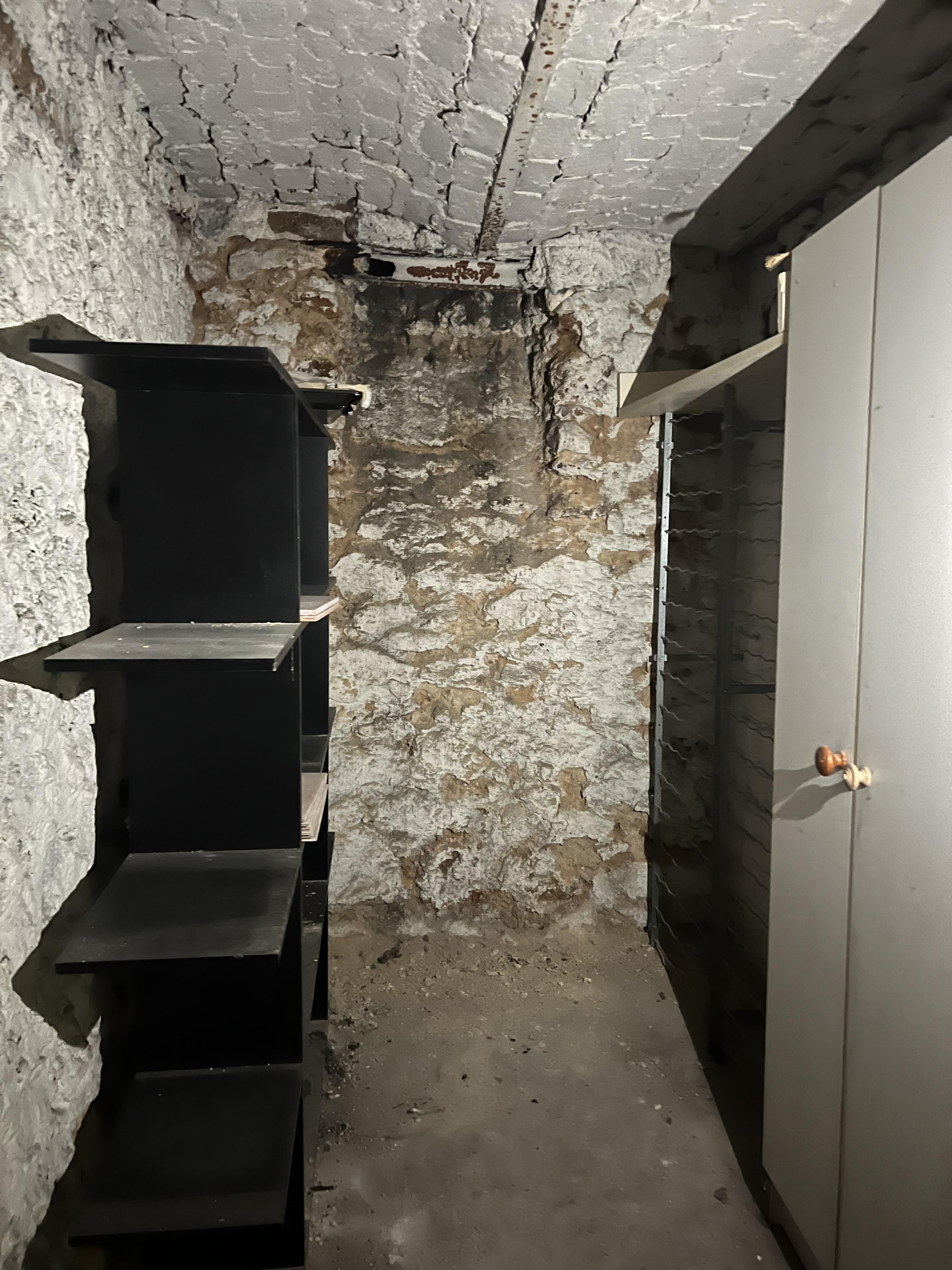 Cave 1er sous sol saine tres accessible - Paris - 75017 - 10 m²