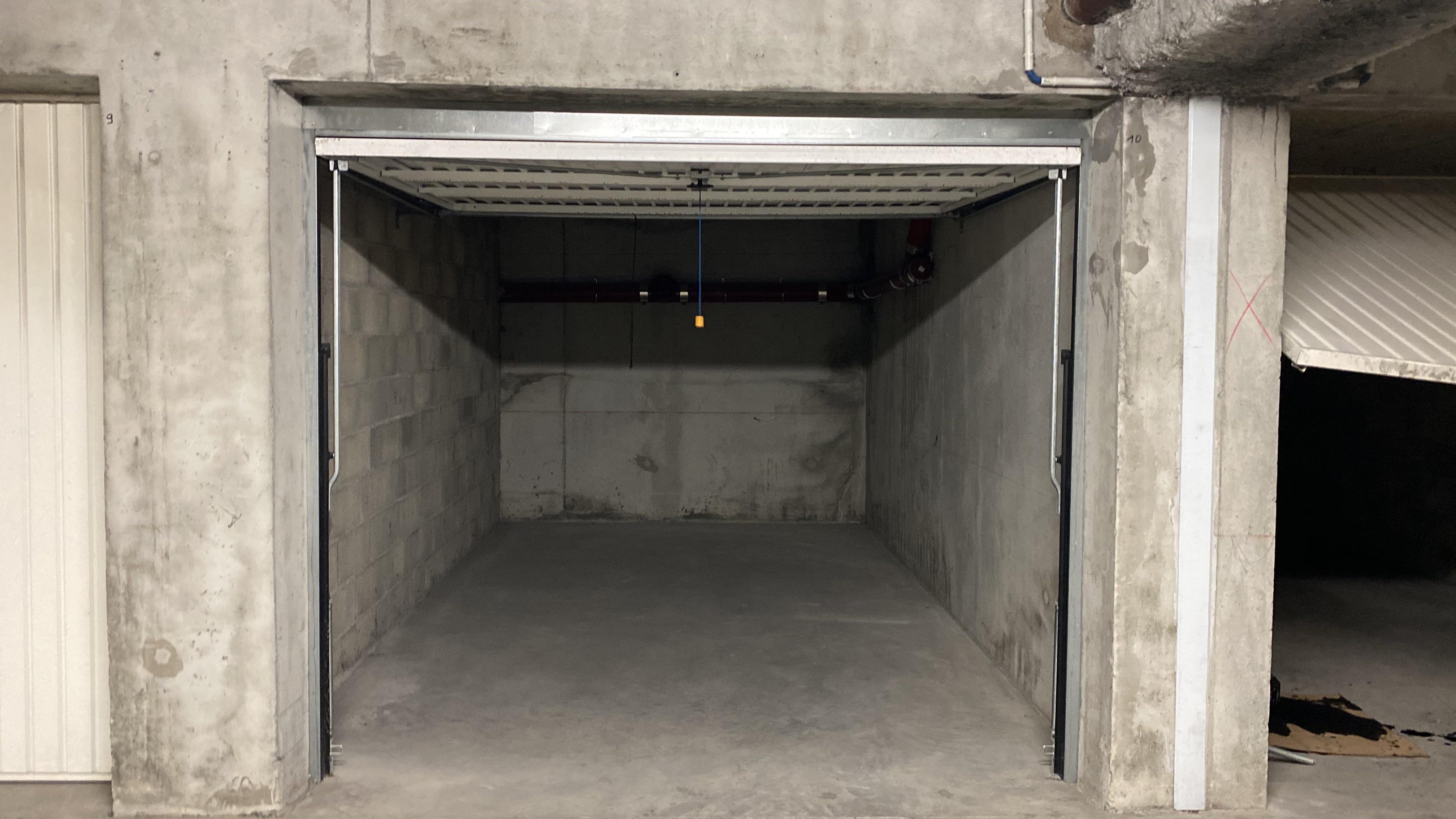 Location garage fermé proche CHU Grenoble - Échirolles - 38130 - 13 m²